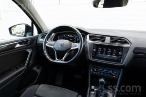 Black Volkswagen Tiguan 2023 in Riga, with an engine capacity of 1.40 L and mileage of 133 thousand km for 23450 €, photo 11 on AUTOMOTO.COM.LV