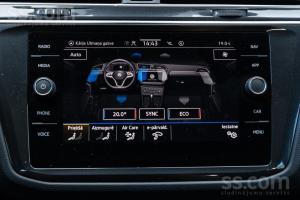 Black Volkswagen Tiguan 2023 in Riga, with an engine capacity of 1.40 L and mileage of 133 thousand km for 23450 €, photo 15 on AUTOMOTO.COM.LV