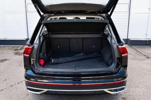 Black Volkswagen Tiguan 2023 in Riga, with an engine capacity of 1.40 L and mileage of 133 thousand km for 23450 €, photo 19 on AUTOMOTO.COM.LV