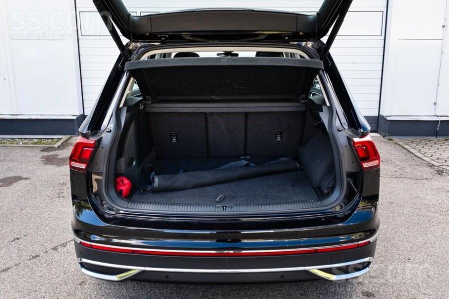 Black Volkswagen Tiguan 2023 in Riga, with an engine capacity of 1.40 L and mileage of 133 thousand km for 23450 €, photo 19 on AUTOMOTO.COM.LV