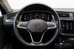 Black Volkswagen Tiguan 2023 in Riga, with an engine capacity of 1.40 L and mileage of 133 thousand km for 23450 €, photo 26 on AUTOMOTO.COM.LV