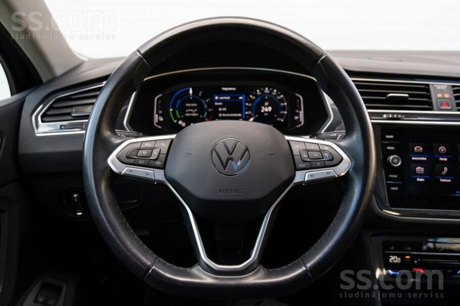 Black Volkswagen Tiguan 2023 in Riga, with an engine capacity of 1.40 L and mileage of 133 thousand km for 23450 €, photo 26 on AUTOMOTO.COM.LV