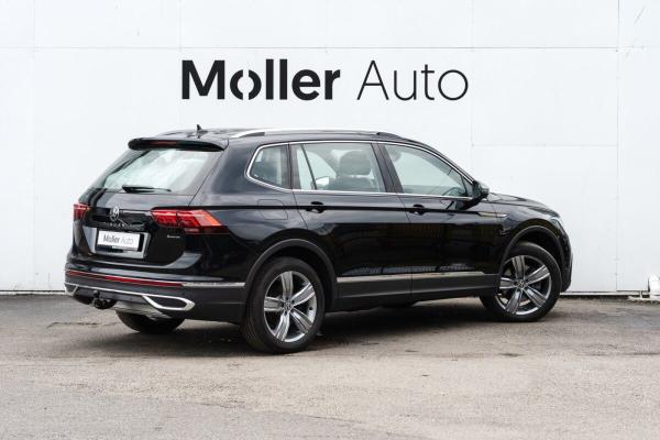 Volkswagen Tiguan 2023 in Riga on AUTOMOTO.COM.LV Black Volkswagen Tiguan 2023 in Riga, with an engine capacity of 2.00 L and mileage of 123 thousand km for 28500 €, photo 5 on AUTOMOTO.COM.LV