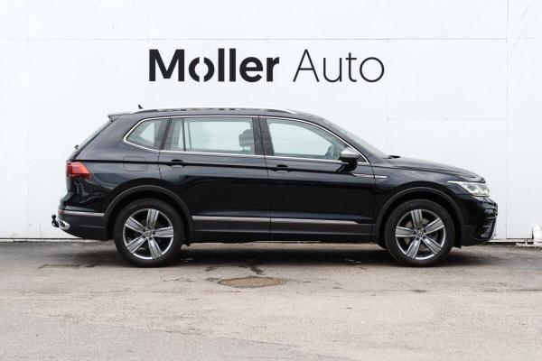 Volkswagen Tiguan 2023 in Riga on AUTOMOTO.COM.LV Black Volkswagen Tiguan 2023 in Riga, with an engine capacity of 2.00 L and mileage of 123 thousand km for 28500 €, photo 6 on AUTOMOTO.COM.LV