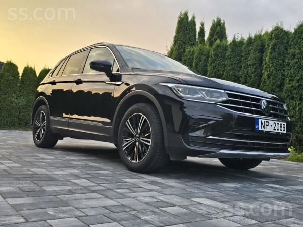 Melns Volkswagen Tiguan 2023 Rīga, ar dzinēja tilpumu 1.50 L un nobraukumu 60 tūkst. km par 27200 €, foto 4 vietnē AUTOMOTO.COM.LV