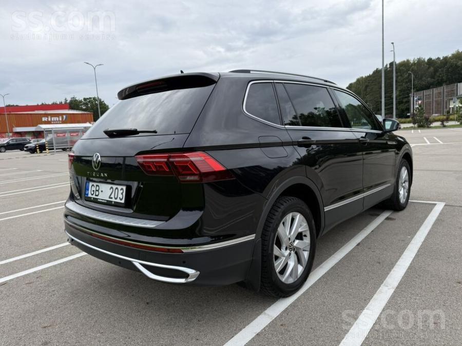 Black Volkswagen Tiguan 2023 in Riga, with an engine capacity of 1.50 L and mileage of 74 thousand km for 27950 €, photo 5 on AUTOMOTO.COM.LV