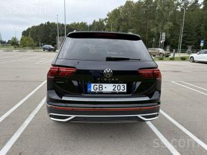 Black Volkswagen Tiguan 2023 in Riga, with an engine capacity of 1.50 L and mileage of 74 thousand km for 27950 €, photo 6 on AUTOMOTO.COM.LV