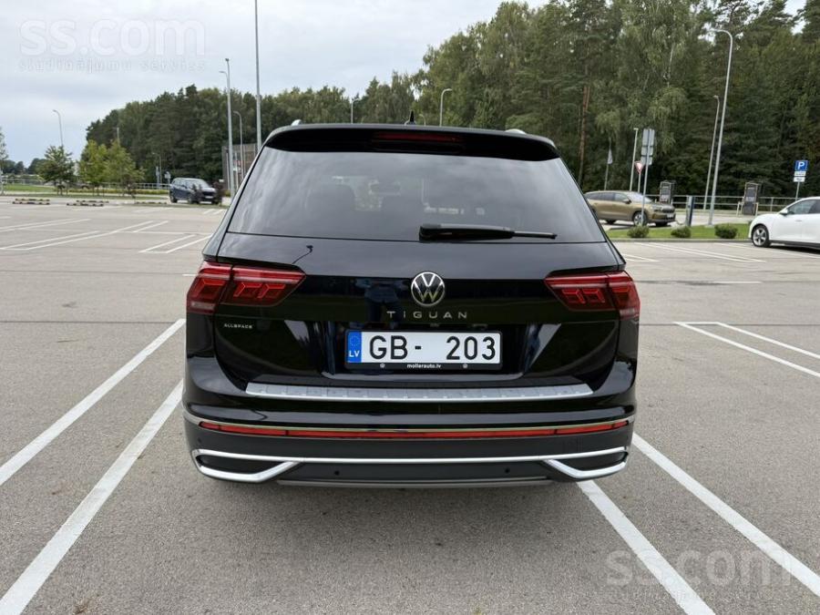 Black Volkswagen Tiguan 2023 in Riga, with an engine capacity of 1.50 L and mileage of 74 thousand km for 27950 €, photo 6 on AUTOMOTO.COM.LV