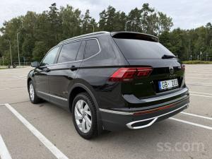 Black Volkswagen Tiguan 2023 in Riga, with an engine capacity of 1.50 L and mileage of 74 thousand km for 27950 €, photo 7 on AUTOMOTO.COM.LV
