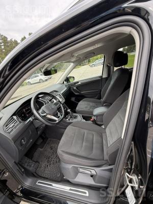 Black Volkswagen Tiguan 2023 in Riga, with an engine capacity of 1.50 L and mileage of 74 thousand km for 27950 €, photo 8 on AUTOMOTO.COM.LV
