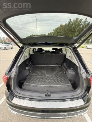 Black Volkswagen Tiguan 2023 in Riga, with an engine capacity of 1.50 L and mileage of 74 thousand km for 27950 €, photo 12 on AUTOMOTO.COM.LV