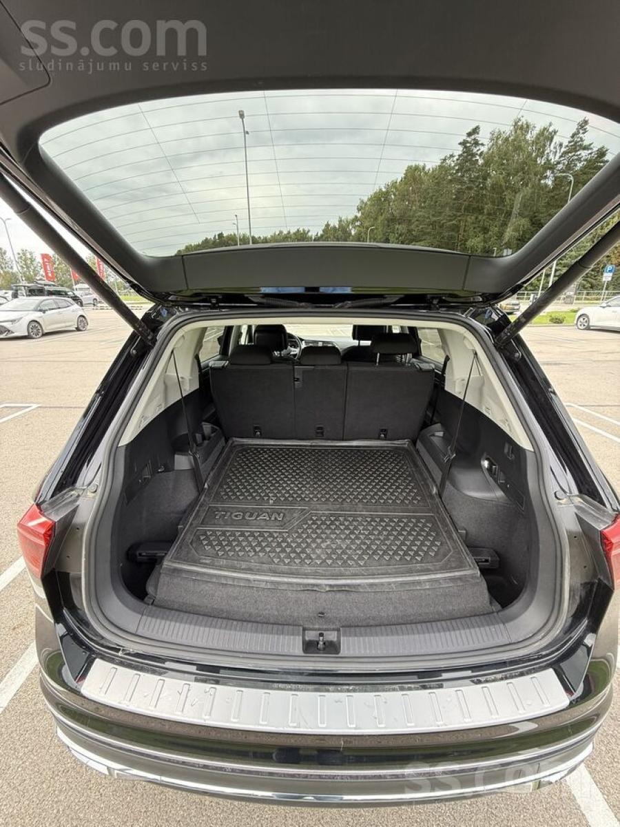 Black Volkswagen Tiguan 2023 in Riga, with an engine capacity of 1.50 L and mileage of 74 thousand km for 27950 €, photo 12 on AUTOMOTO.COM.LV