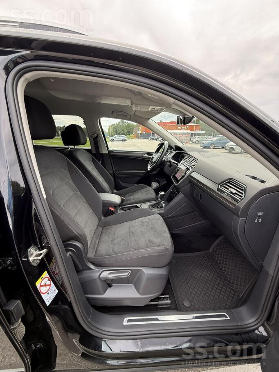 Black Volkswagen Tiguan 2023 in Riga, with an engine capacity of 1.50 L and mileage of 74 thousand km for 27950 €, photo 13 on AUTOMOTO.COM.LV
