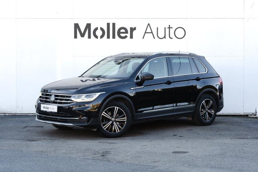 Black Volkswagen Tiguan 2023 in Riga, with an engine capacity of 1.50 L and mileage of 61 thousand km for 24950 €, photo 1 on AUTOMOTO.COM.LV
