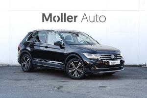 Black Volkswagen Tiguan 2023 in Riga, with an engine capacity of 1.50 L and mileage of 61 thousand km for 24950 €, photo 3 on AUTOMOTO.COM.LV