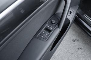 Black Volkswagen Tiguan 2023 in Riga, with an engine capacity of 1.50 L and mileage of 61 thousand km for 24950 €, photo 12 on AUTOMOTO.COM.LV