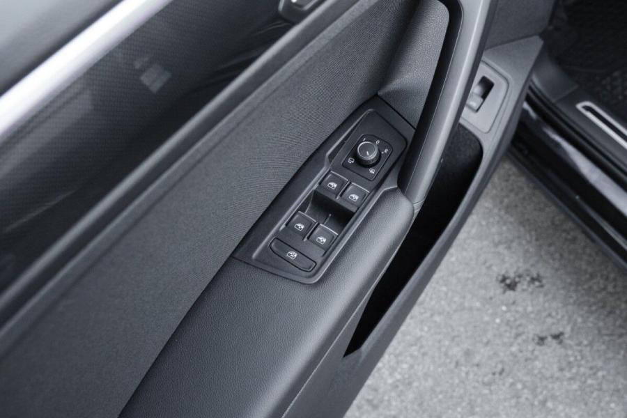 Black Volkswagen Tiguan 2023 in Riga, with an engine capacity of 1.50 L and mileage of 61 thousand km for 24950 €, photo 12 on AUTOMOTO.COM.LV