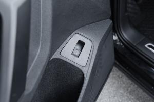 Black Volkswagen Tiguan 2023 in Riga, with an engine capacity of 1.50 L and mileage of 61 thousand km for 24950 €, photo 13 on AUTOMOTO.COM.LV