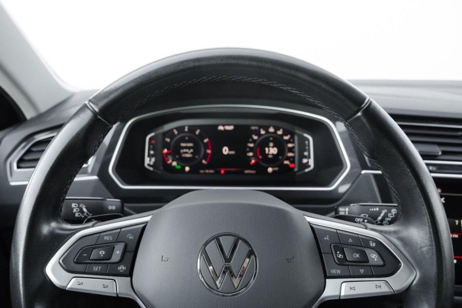 Black Volkswagen Tiguan 2023 in Riga, with an engine capacity of 1.50 L and mileage of 61 thousand km for 24950 €, photo 19 on AUTOMOTO.COM.LV