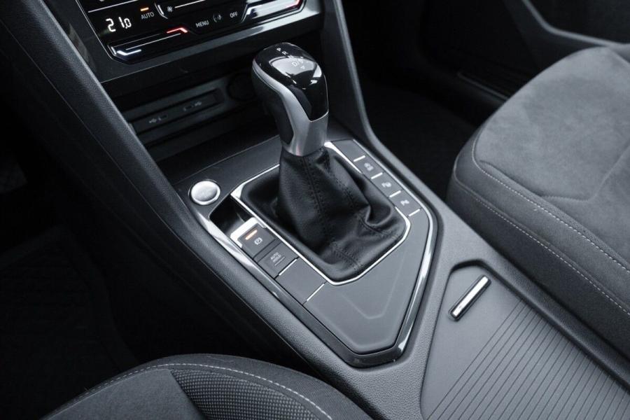 Black Volkswagen Tiguan 2023 in Riga, with an engine capacity of 1.50 L and mileage of 61 thousand km for 24950 €, photo 20 on AUTOMOTO.COM.LV