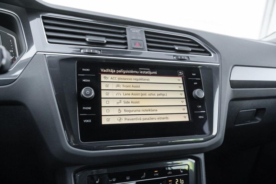 Black Volkswagen Tiguan 2023 in Riga, with an engine capacity of 1.50 L and mileage of 61 thousand km for 24950 €, photo 25 on AUTOMOTO.COM.LV