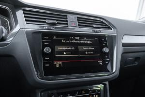 Black Volkswagen Tiguan 2023 in Riga, with an engine capacity of 1.50 L and mileage of 61 thousand km for 24950 €, photo 26 on AUTOMOTO.COM.LV
