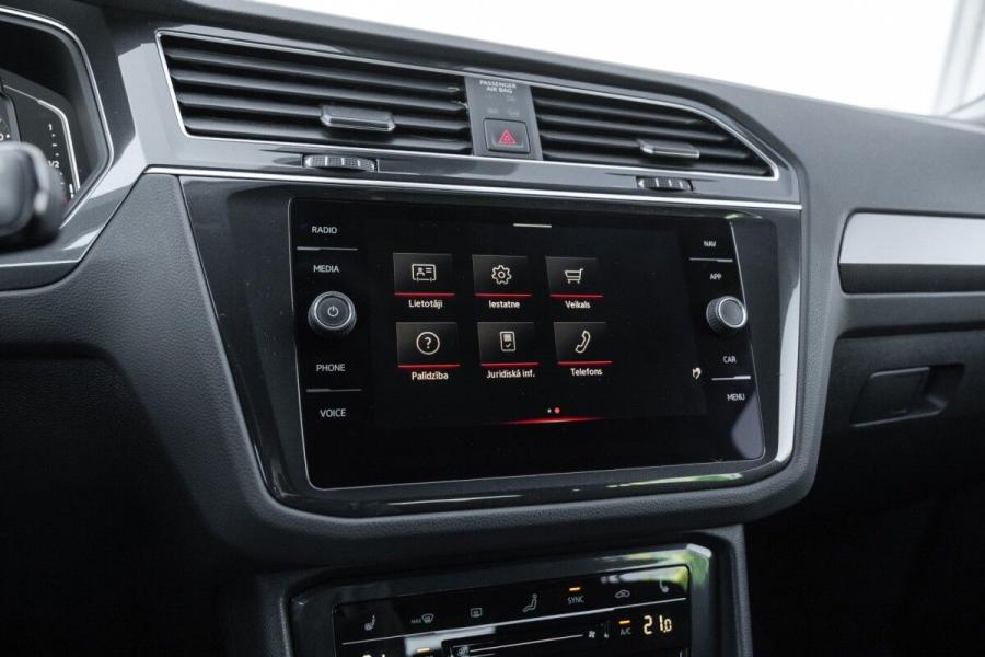 Black Volkswagen Tiguan 2023 in Riga, with an engine capacity of 1.50 L and mileage of 61 thousand km for 24950 €, photo 28 on AUTOMOTO.COM.LV