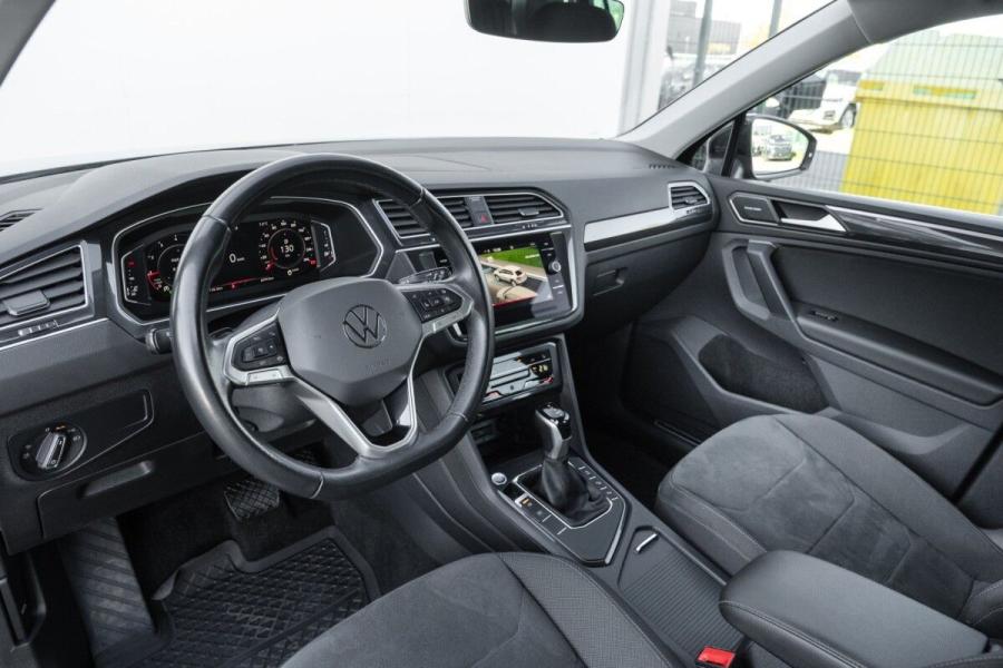Black Volkswagen Tiguan 2023 in Riga, with an engine capacity of 1.50 L and mileage of 61 thousand km for 24950 €, photo 29 on AUTOMOTO.COM.LV