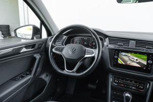 Black Volkswagen Tiguan 2023 in Riga, with an engine capacity of 1.50 L and mileage of 61 thousand km for 24950 €, photo 30 on AUTOMOTO.COM.LV