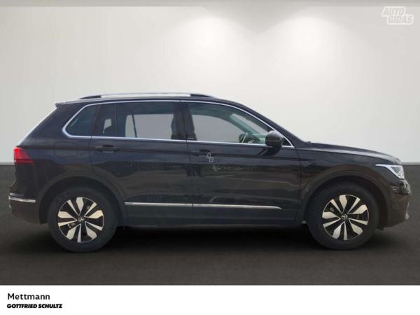 Melns Volkswagen Tiguan 2024 Kauņa, ar dzinēja tilpumu 1.50 L un nobraukumu 19 tūkst. km par 32690 €, foto 2 vietnē AUTOMOTO.COM.LV