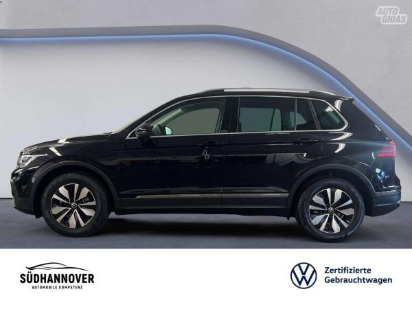 Melns Volkswagen Tiguan 2024 Kauņa, ar dzinēja tilpumu 1.50 L un nobraukumu 29 tūkst. km par 32690 €, foto 2 vietnē AUTOMOTO.COM.LV