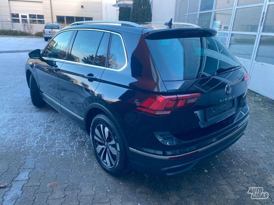 Melns Volkswagen Tiguan 2024 Kauņa, ar dzinēja tilpumu 1.50 L un nobraukumu 78 tūkst. km par 29029 €, foto 3 vietnē AUTOMOTO.COM.LV