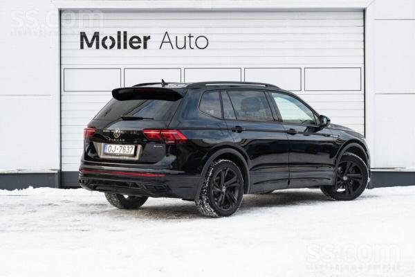 Black Volkswagen Tiguan 2024 in Riga, with an engine capacity of 2.00 L and mileage of 94 thousand km for 36950 €, photo 4 on AUTOMOTO.COM.LV