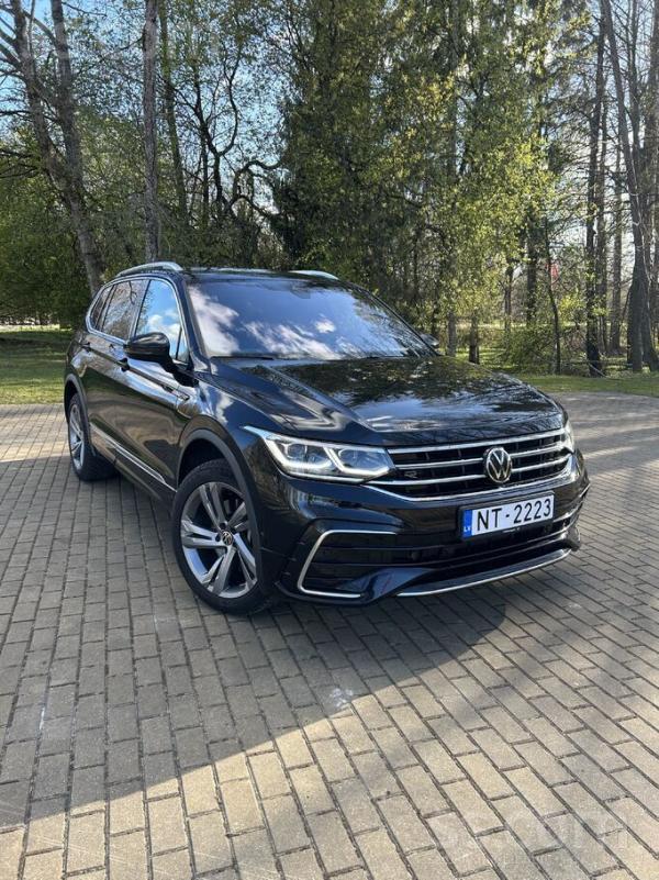 Melns Volkswagen Tiguan 2024 Rīga, ar dzinēja tilpumu 2.00 L un nobraukumu 48 tūkst. km par 35400 €, foto 1 vietnē AUTOMOTO.COM.LV