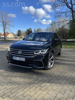 Black Volkswagen Tiguan 2024 in Riga, with an engine capacity of 2.00 L and mileage of 48 thousand km for 35400 €, photo 4 on AUTOMOTO.COM.LV