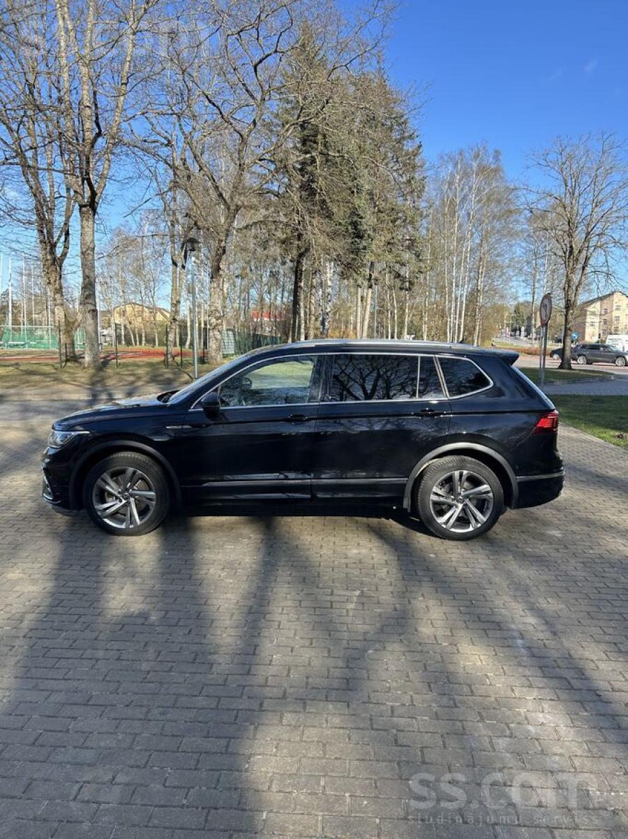 Black Volkswagen Tiguan 2024 in Riga, with an engine capacity of 2.00 L and mileage of 48 thousand km for 35400 €, photo 5 on AUTOMOTO.COM.LV