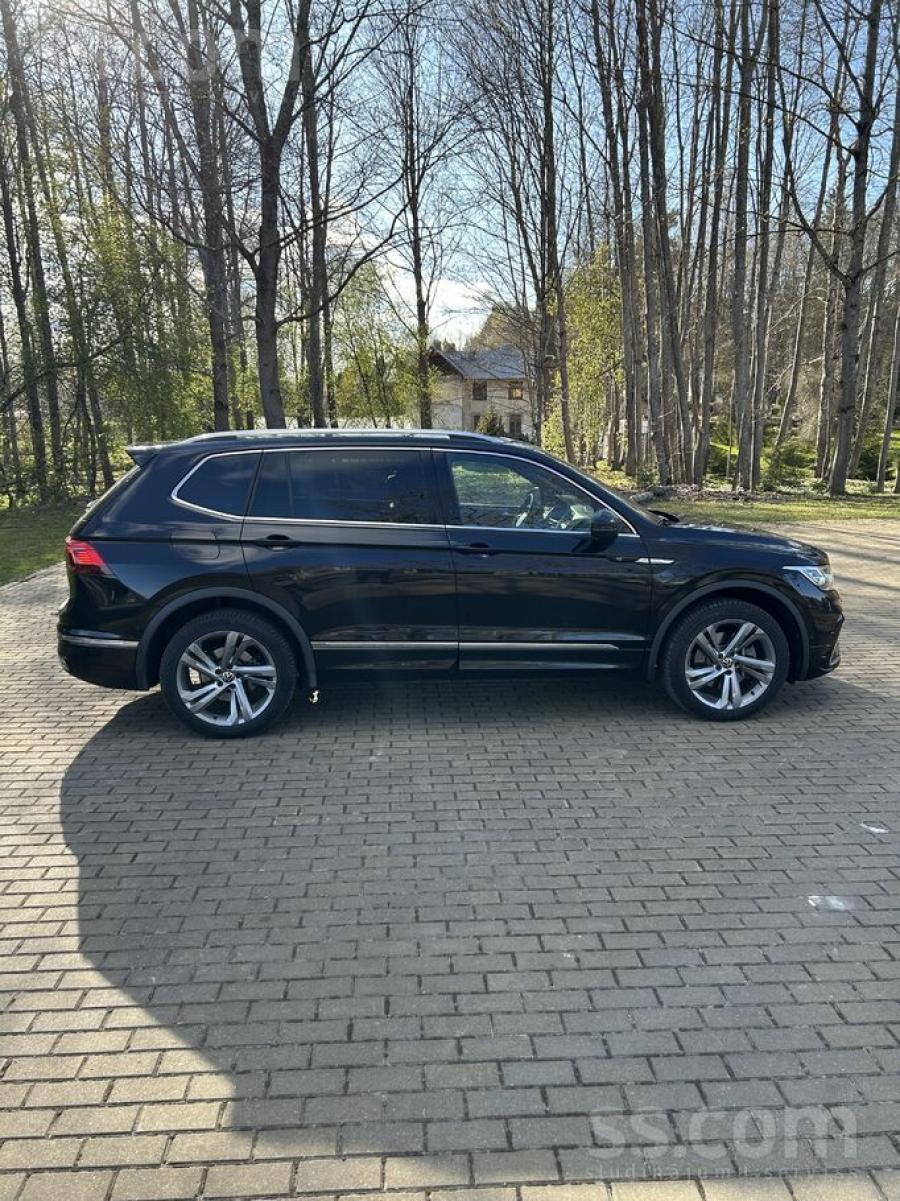 Black Volkswagen Tiguan 2024 in Riga, with an engine capacity of 2.00 L and mileage of 48 thousand km for 35400 €, photo 9 on AUTOMOTO.COM.LV