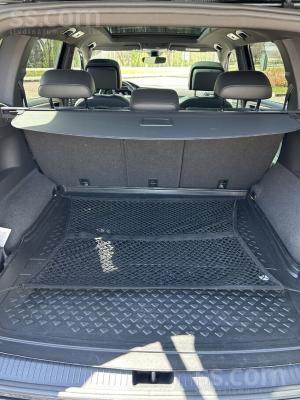 Black Volkswagen Tiguan 2024 in Riga, with an engine capacity of 2.00 L and mileage of 48 thousand km for 35400 €, photo 14 on AUTOMOTO.COM.LV