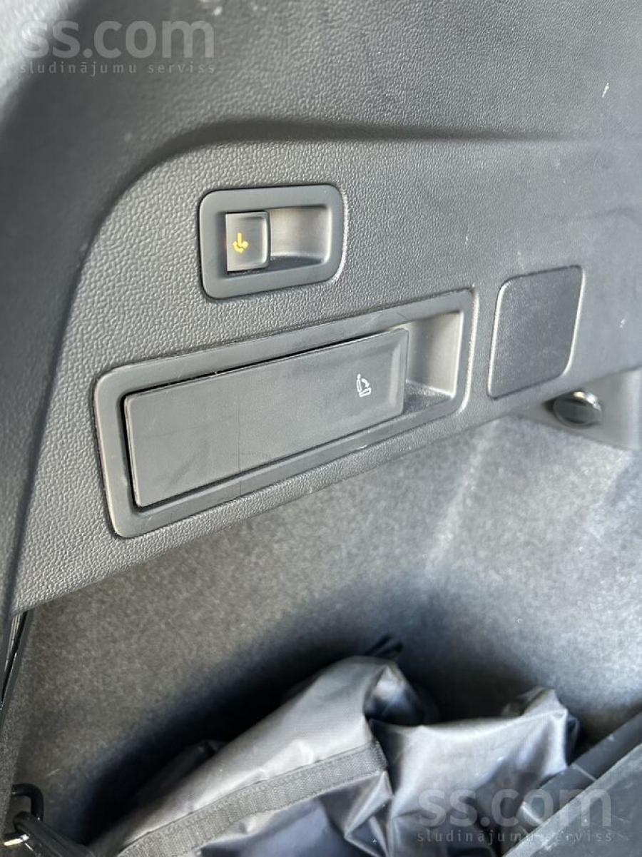 Black Volkswagen Tiguan 2024 in Riga, with an engine capacity of 2.00 L and mileage of 48 thousand km for 35400 €, photo 16 on AUTOMOTO.COM.LV