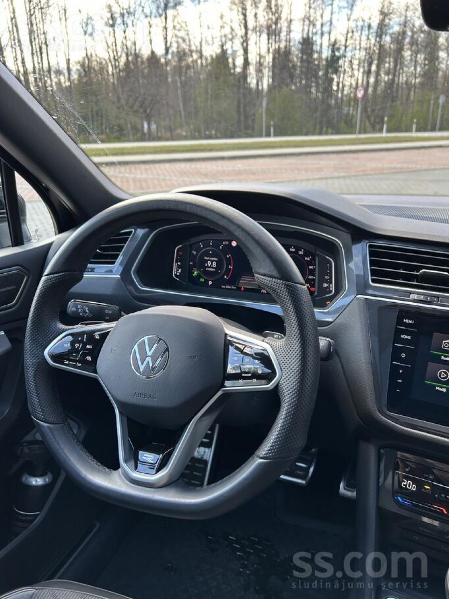 Black Volkswagen Tiguan 2024 in Riga, with an engine capacity of 2.00 L and mileage of 48 thousand km for 35400 €, photo 19 on AUTOMOTO.COM.LV
