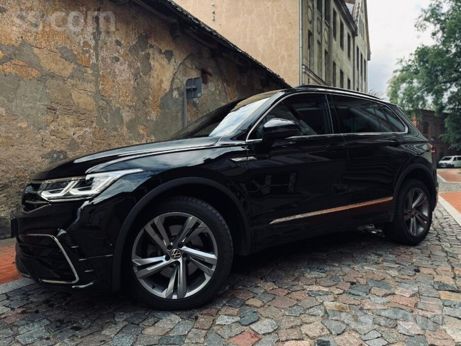 Melns Volkswagen Tiguan 2024 Cēsis, ar dzinēja tilpumu 2.00 L un nobraukumu 0 tūkst. km par 29900 €, foto 5 vietnē AUTOMOTO.COM.LV