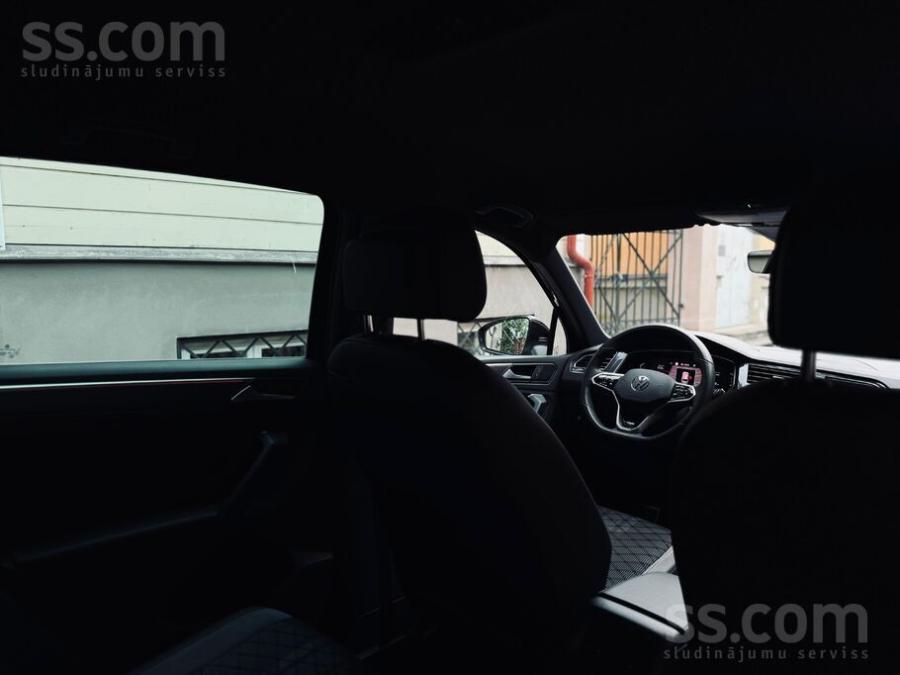Melns Volkswagen Tiguan 2024 Cēsis, ar dzinēja tilpumu 2.00 L un nobraukumu 0 tūkst. km par 29900 €, foto 19 vietnē AUTOMOTO.COM.LV