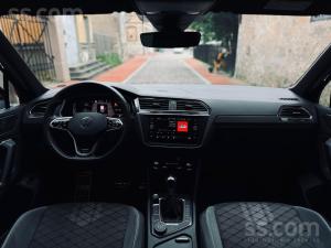 Melns Volkswagen Tiguan 2024 Cēsis, ar dzinēja tilpumu 2.00 L un nobraukumu 0 tūkst. km par 29900 €, foto 21 vietnē AUTOMOTO.COM.LV