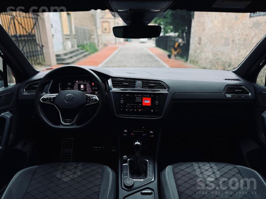 Melns Volkswagen Tiguan 2024 Cēsis, ar dzinēja tilpumu 2.00 L un nobraukumu 0 tūkst. km par 29900 €, foto 21 vietnē AUTOMOTO.COM.LV