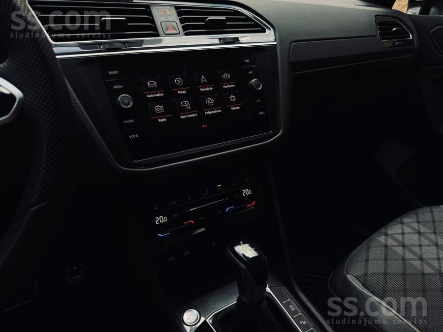 Melns Volkswagen Tiguan 2024 Cēsis, ar dzinēja tilpumu 2.00 L un nobraukumu 0 tūkst. km par 29900 €, foto 22 vietnē AUTOMOTO.COM.LV