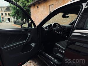 Melns Volkswagen Tiguan 2024 Cēsis, ar dzinēja tilpumu 2.00 L un nobraukumu 0 tūkst. km par 29900 €, foto 27 vietnē AUTOMOTO.COM.LV