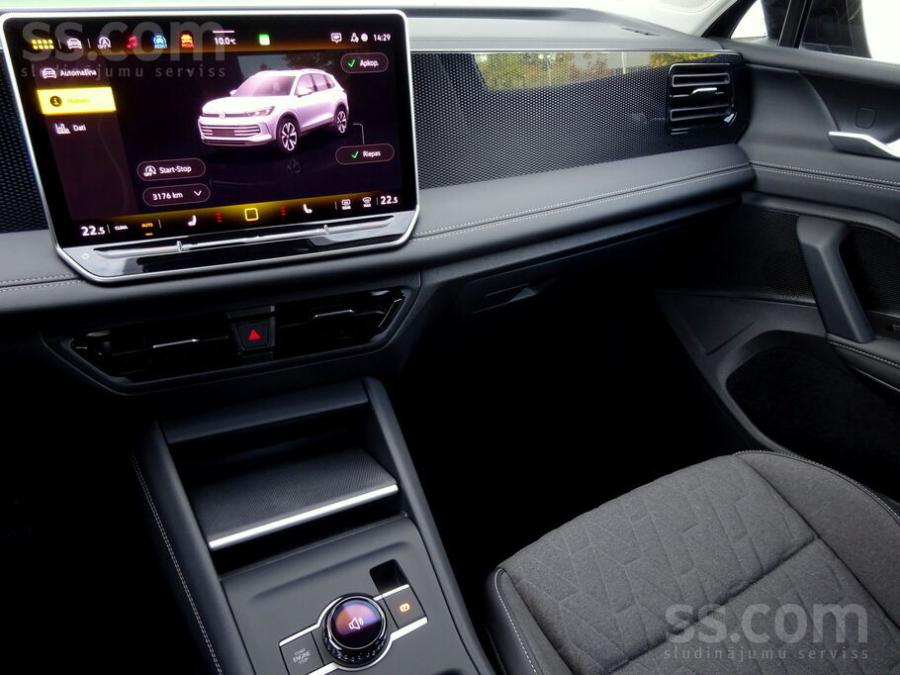 Melns Volkswagen Tiguan 2024 Rīga, ar dzinēja tilpumu 2.00 L un nobraukumu 13 tūkst. km par 35900 €, foto 11 vietnē AUTOMOTO.COM.LV
