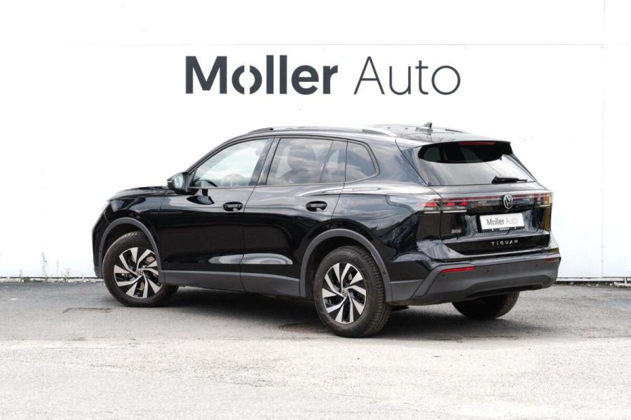 Melns Volkswagen Tiguan 2024 Rīga, ar dzinēja tilpumu 2.00 L un nobraukumu 21 tūkst. km par 32950 €, foto 4 vietnē AUTOMOTO.COM.LV