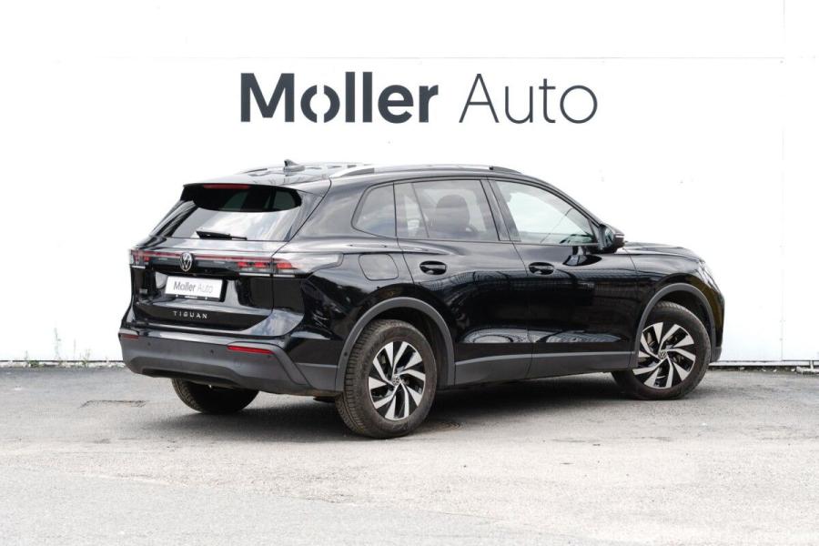 Melns Volkswagen Tiguan 2024 Rīga, ar dzinēja tilpumu 2.00 L un nobraukumu 21 tūkst. km par 32950 €, foto 5 vietnē AUTOMOTO.COM.LV
