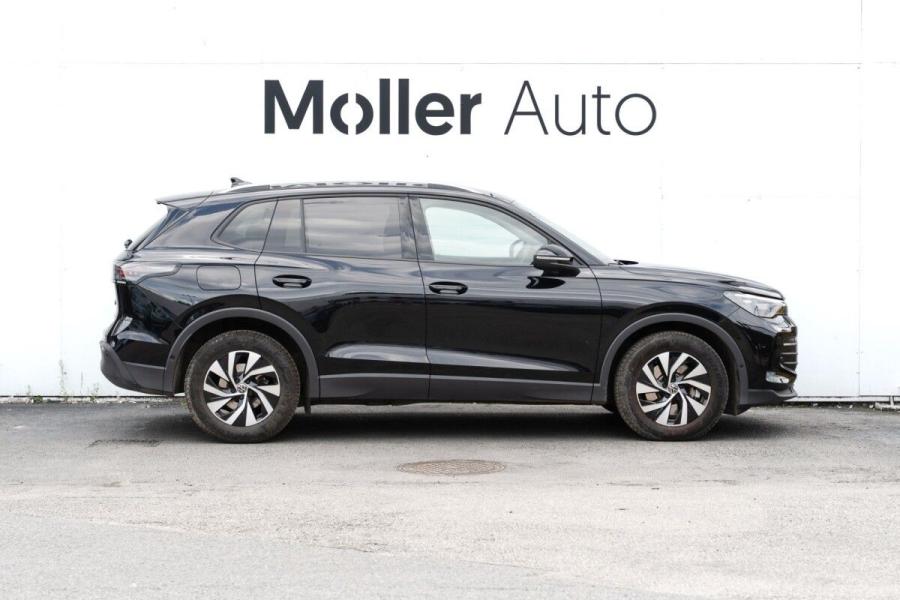 Melns Volkswagen Tiguan 2024 Rīga, ar dzinēja tilpumu 2.00 L un nobraukumu 21 tūkst. km par 32950 €, foto 6 vietnē AUTOMOTO.COM.LV